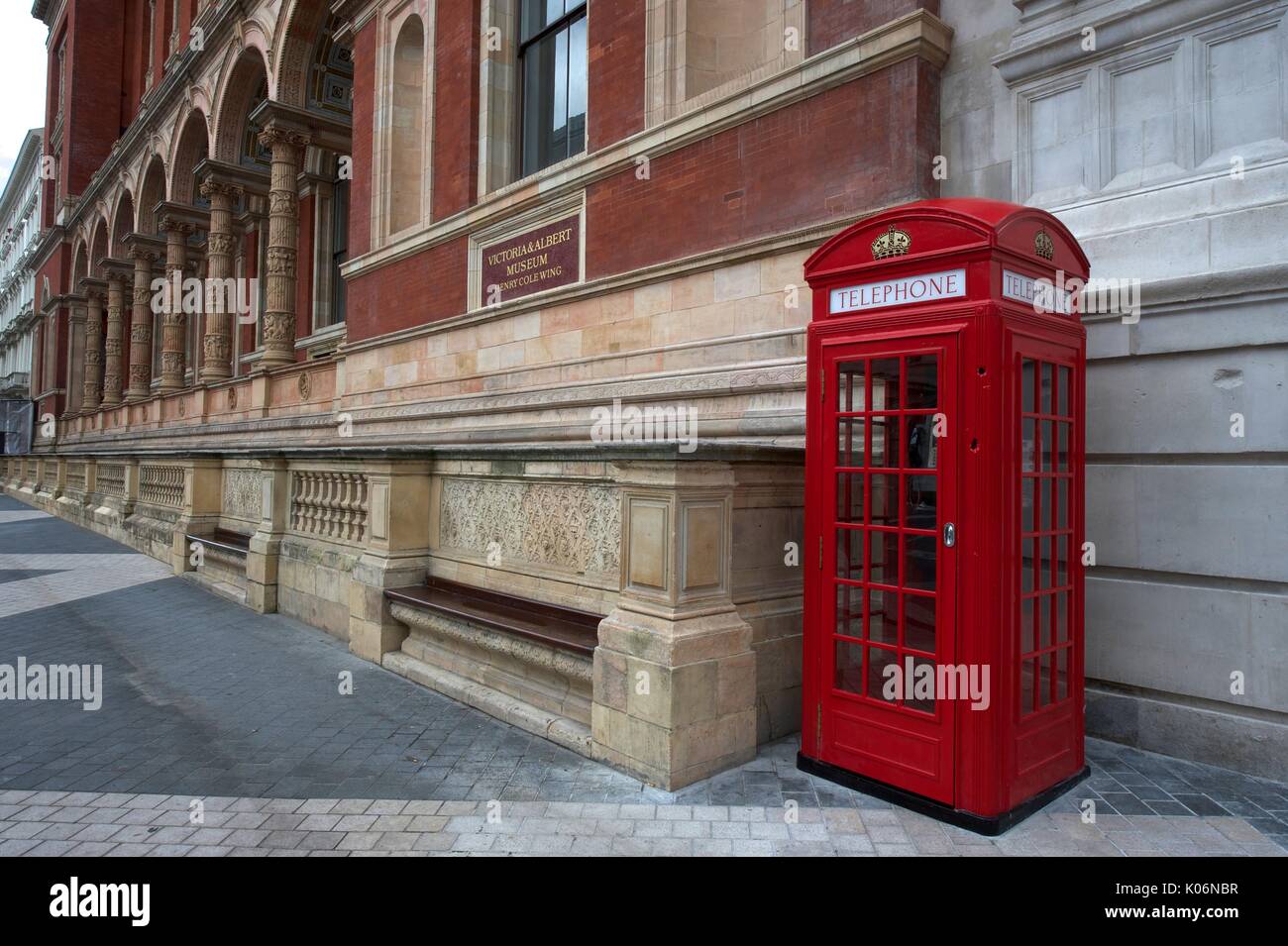 Classic red telephone box outside the V&A in london Stock Photo - Alamy