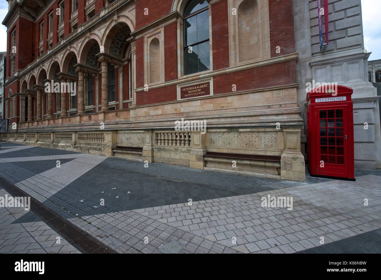 Classic red telephone box outside the V&A in london Stock Photo - Alamy