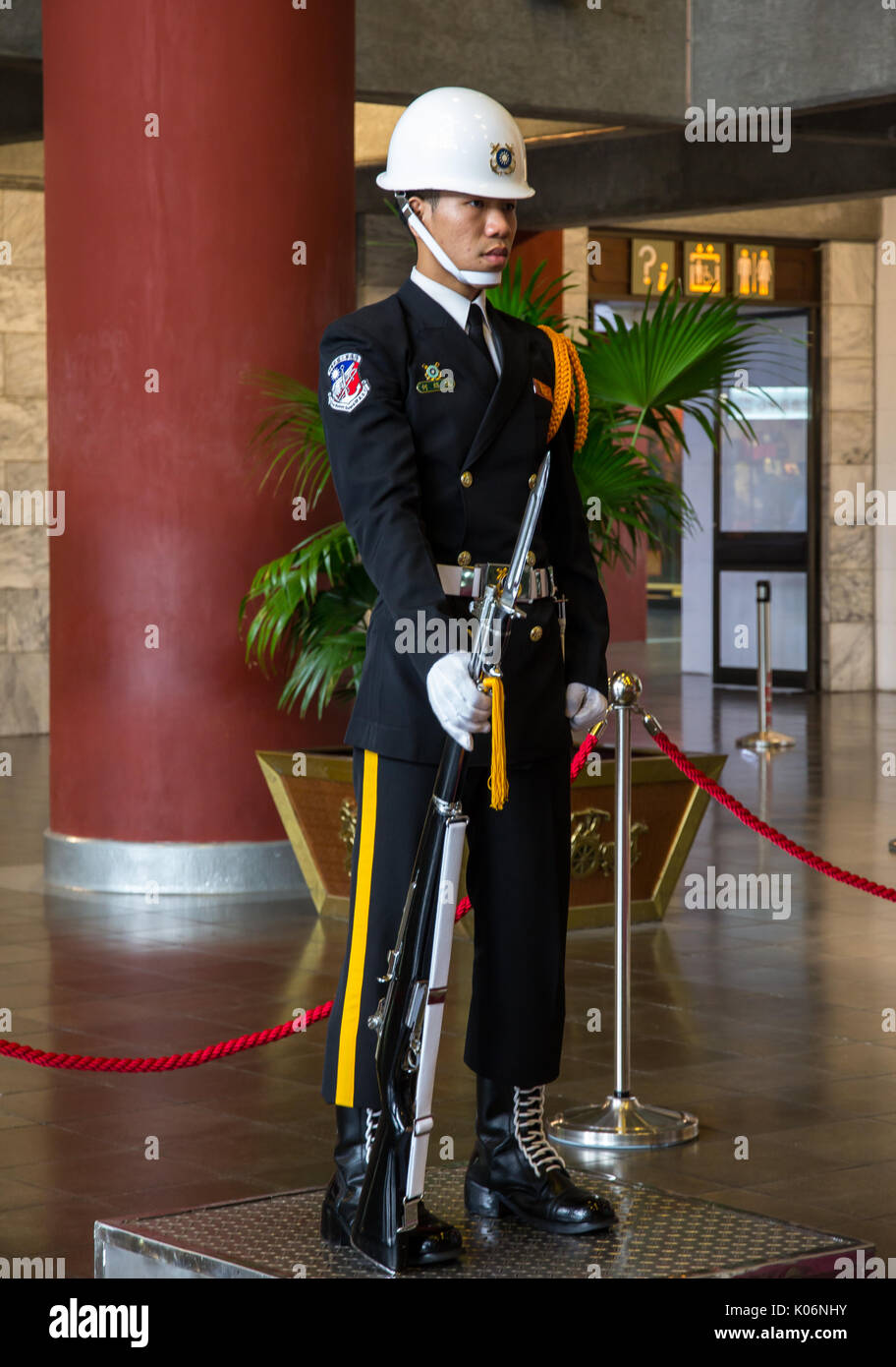 Taipei, Taiwan - March 21, 2015: Guard stand in front of Sun Yat-sen ...