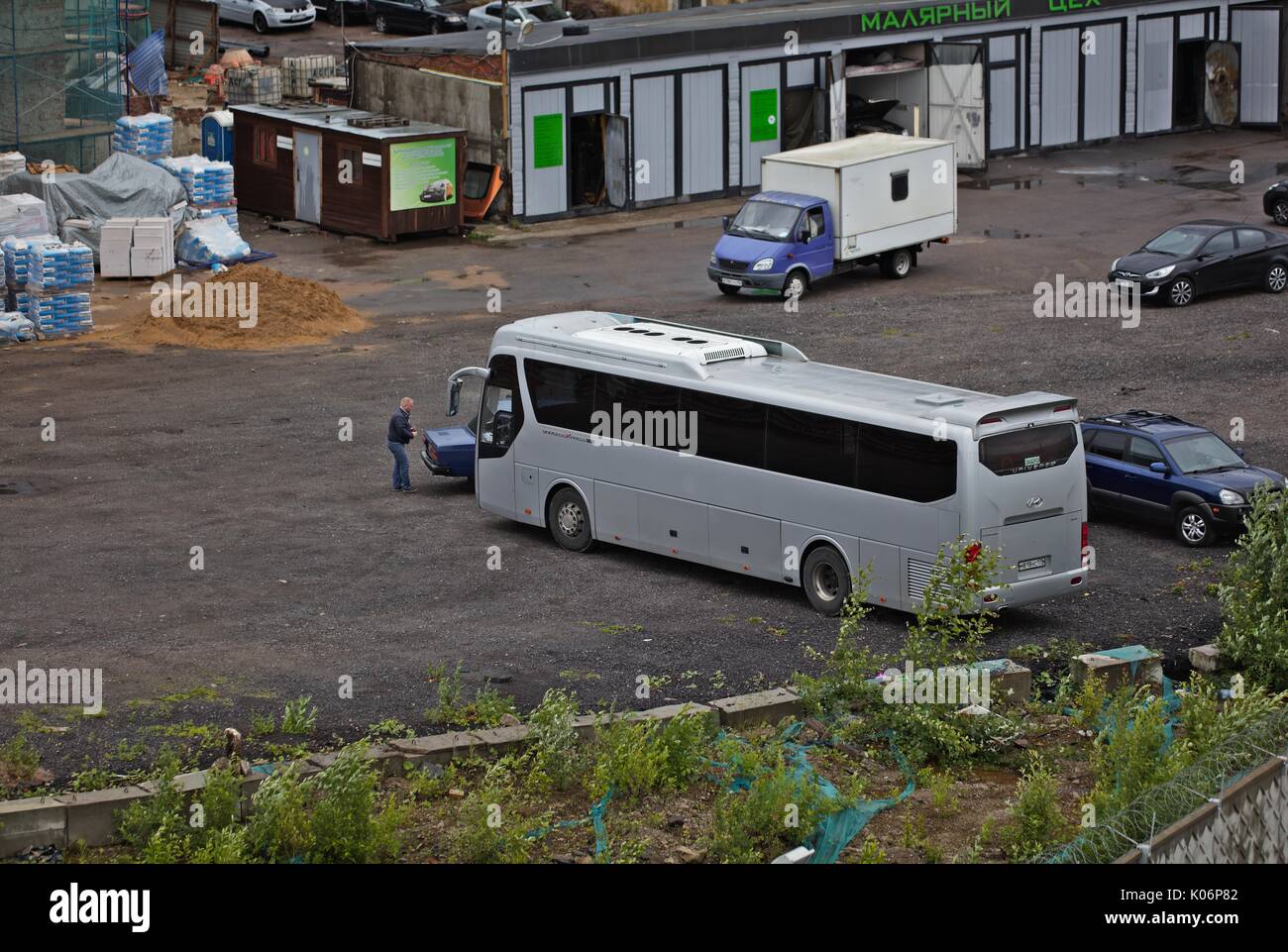 Silver bus hi-res stock photography and images - Alamy