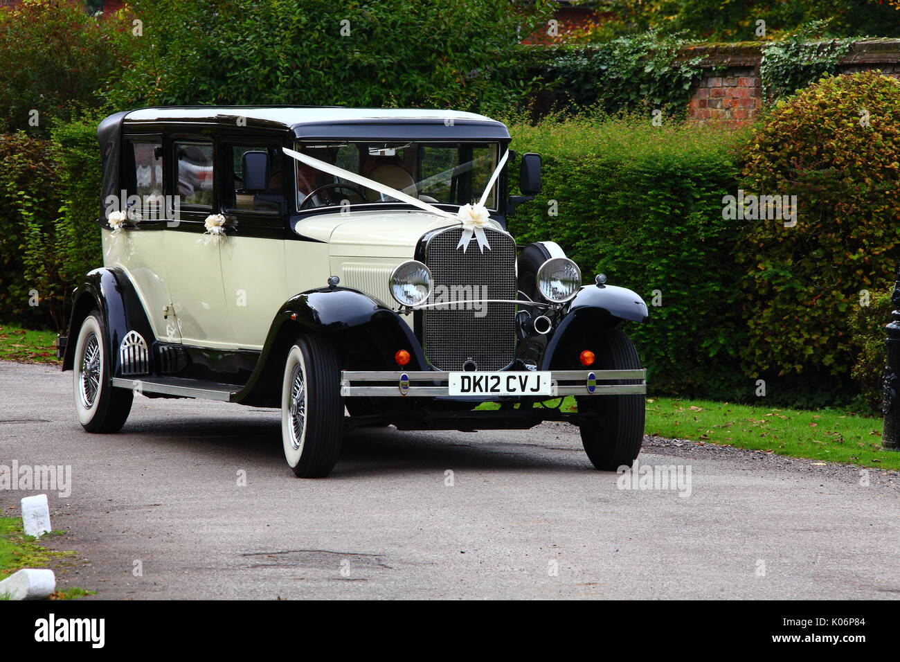 Wedding Cars, taking the Bride or Partner and whoever is giving him or ...