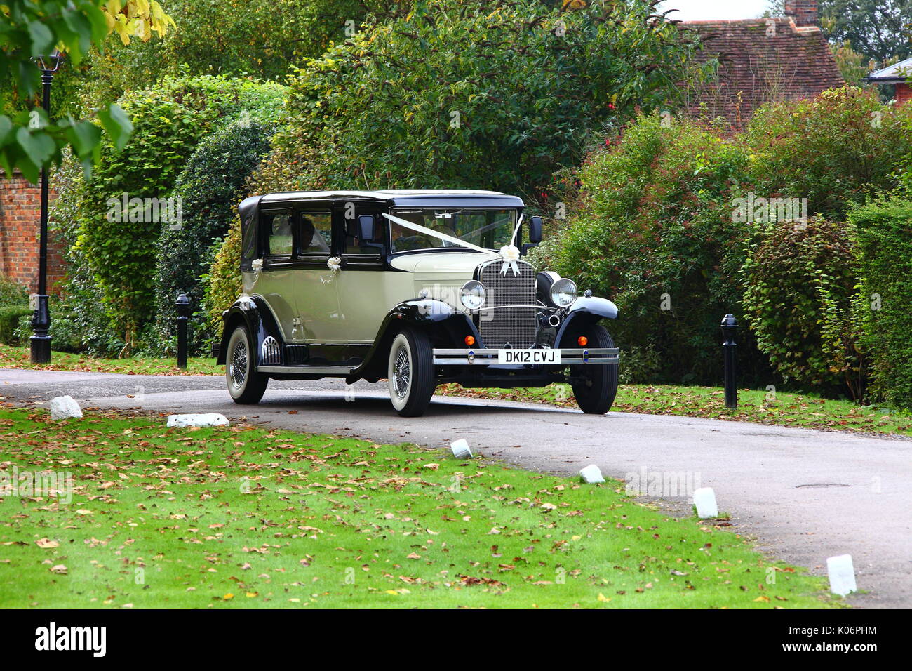 Wedding Cars, taking the Bride or Partner and whoever is giving him or ...