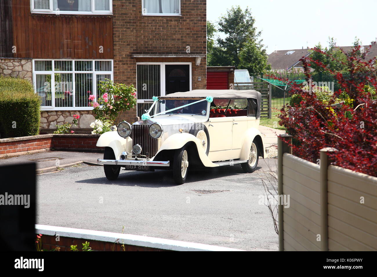 Wedding Cars, taking the Bride or Partner and whoever is giving him or ...