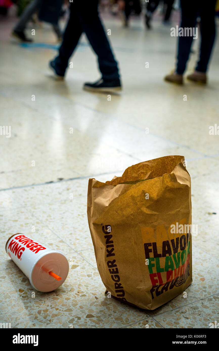 Typical litter waste on the floor at station in Victorian London Stock ...