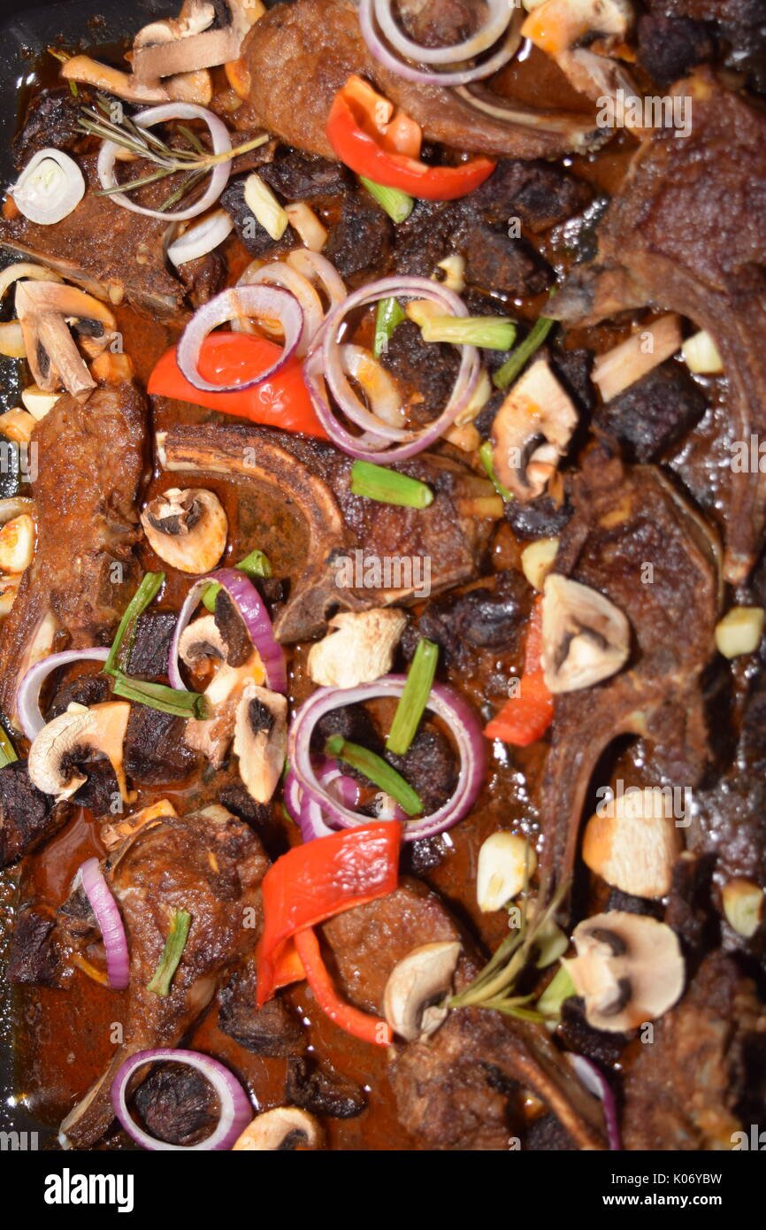 Succulent cooked lamb chops in a tray Stock Photo - Alamy