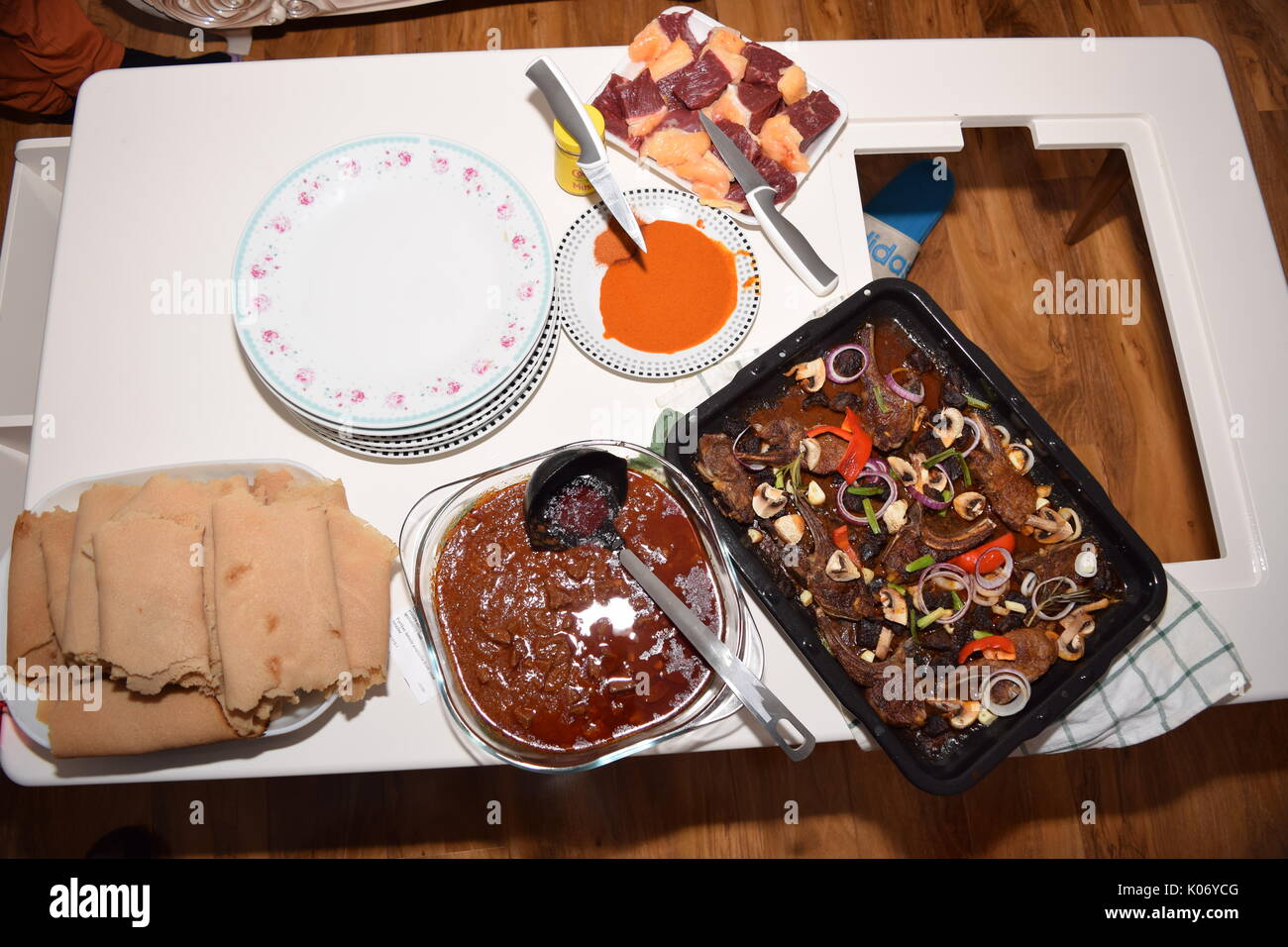Injera table hi-res stock photography and images - Alamy