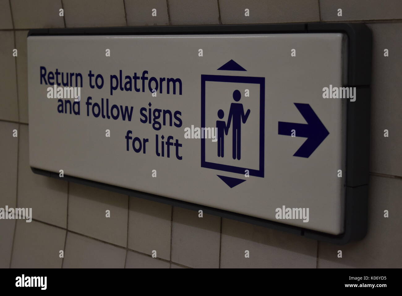Brixton tube sign hi-res stock photography and images - Alamy