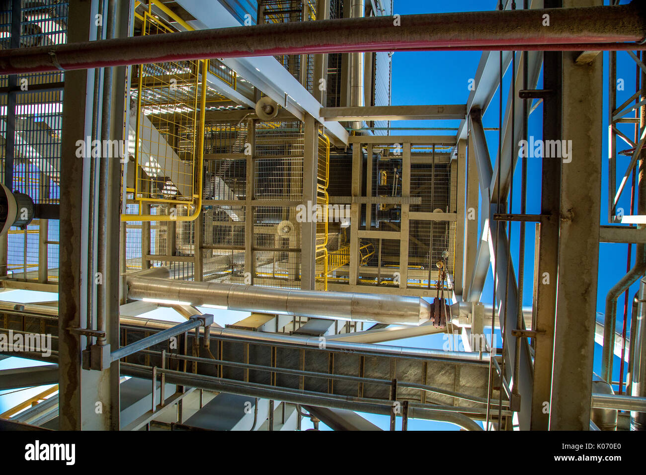 industry structure steel metal arquiteture vertical parallel tubes ...