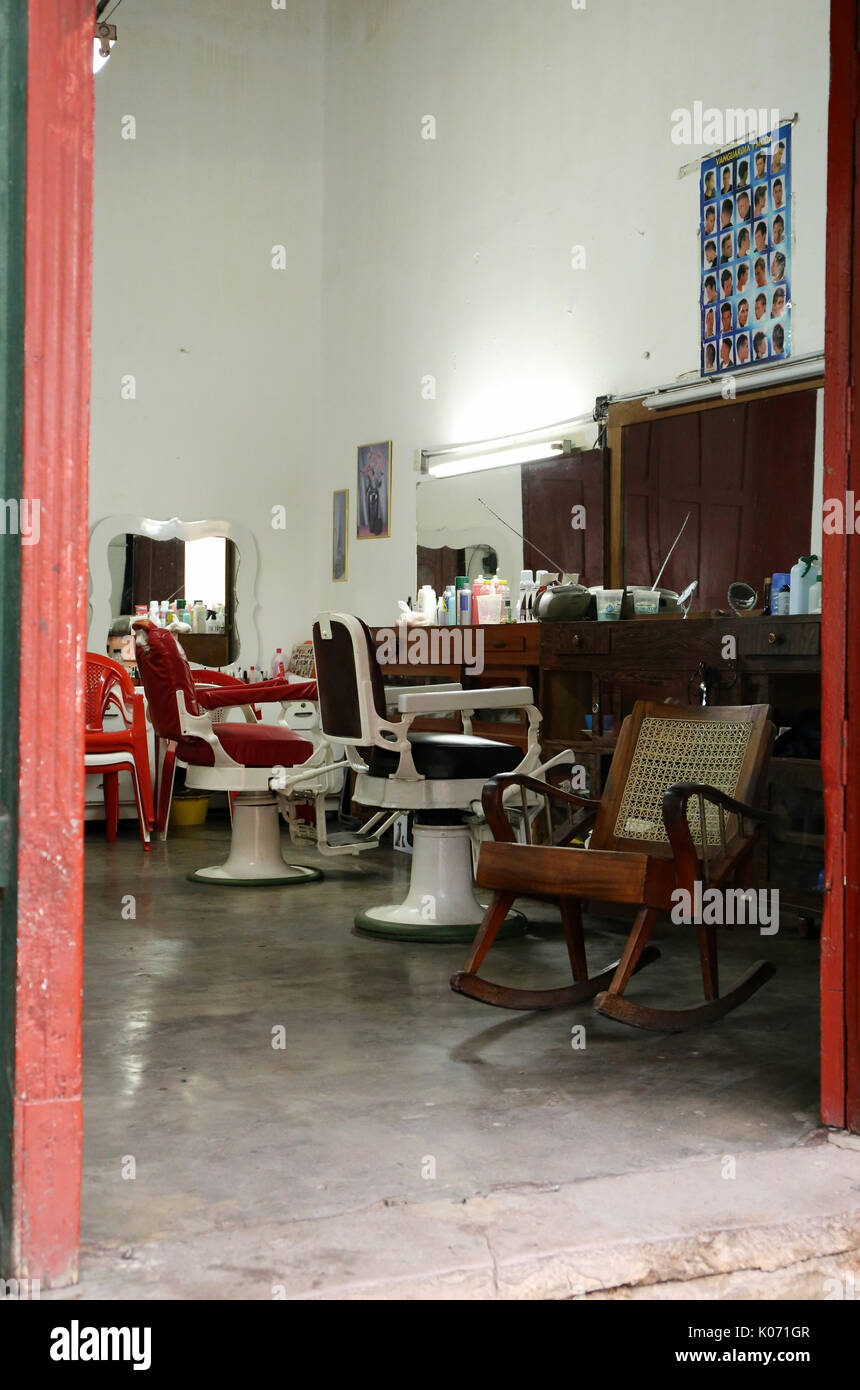 Hairdressing saloon hi-res stock photography and images - Alamy