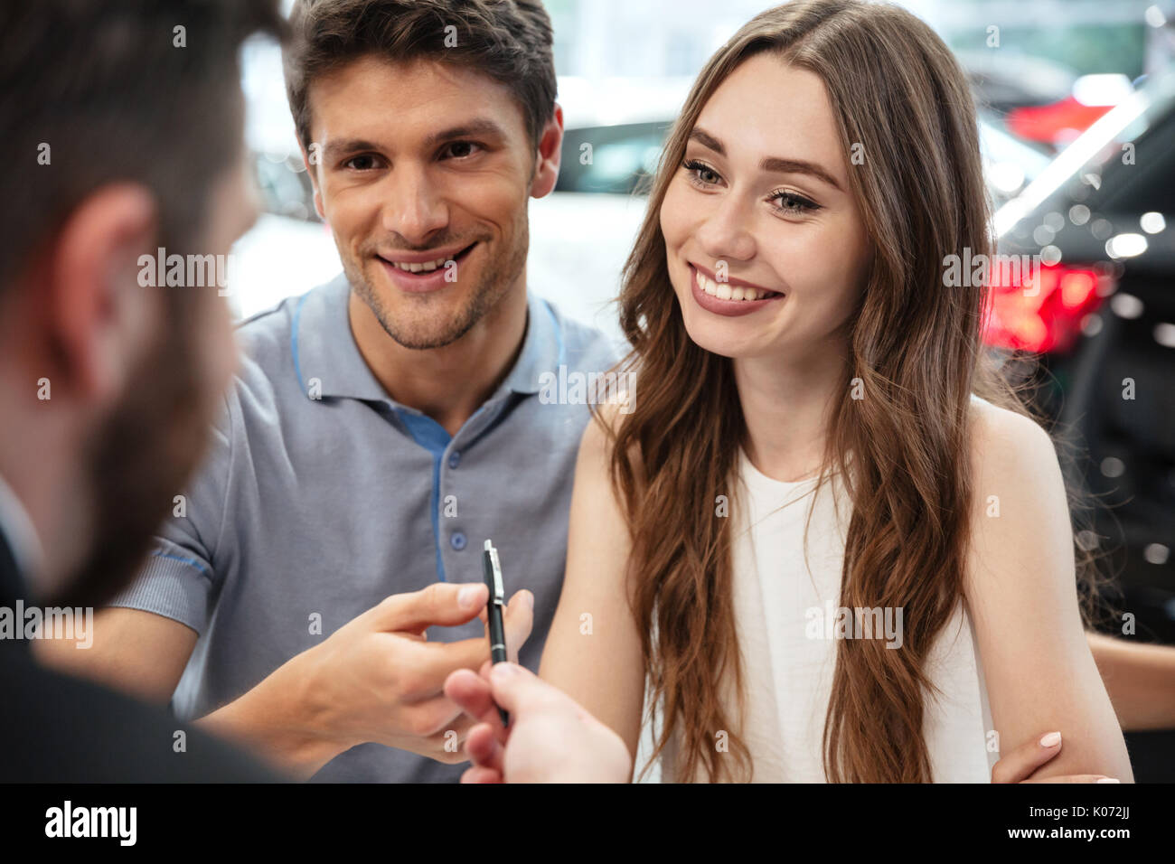 Signing documents family hi-res stock photography and images - Alamy