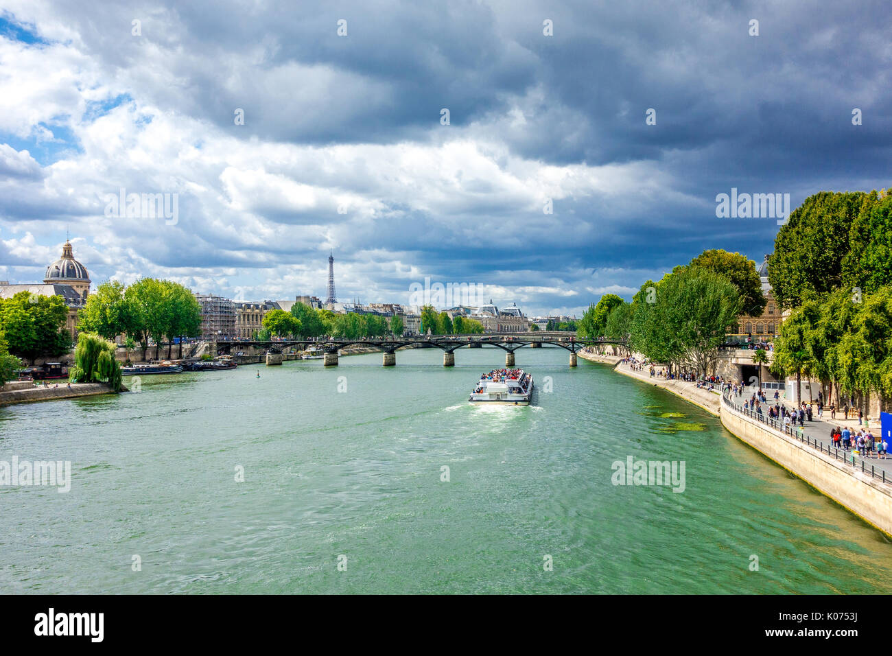 Riverbank by seine river hi-res stock photography and images - Alamy