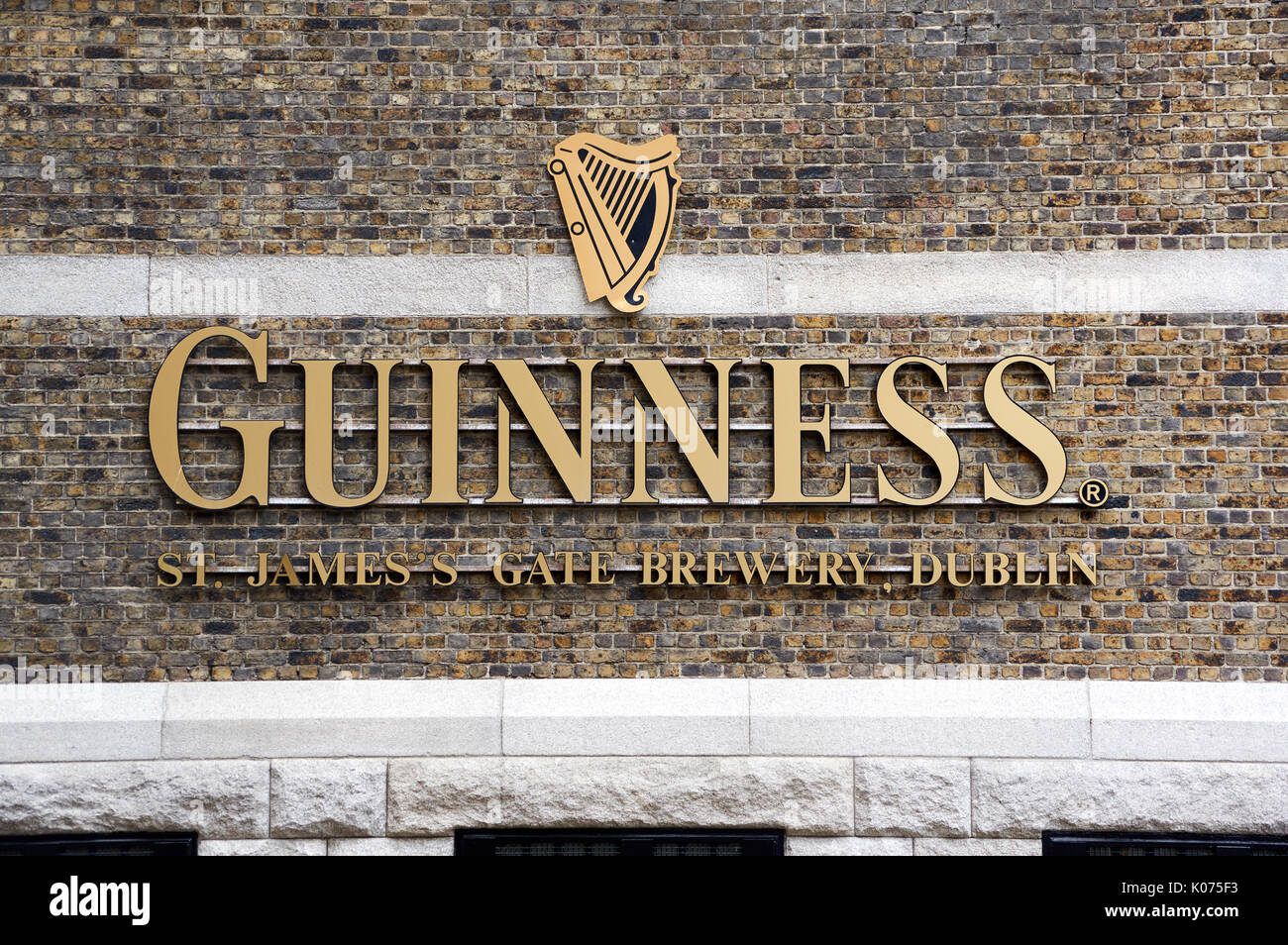 Guinness logo hi-res stock photography and images - Alamy