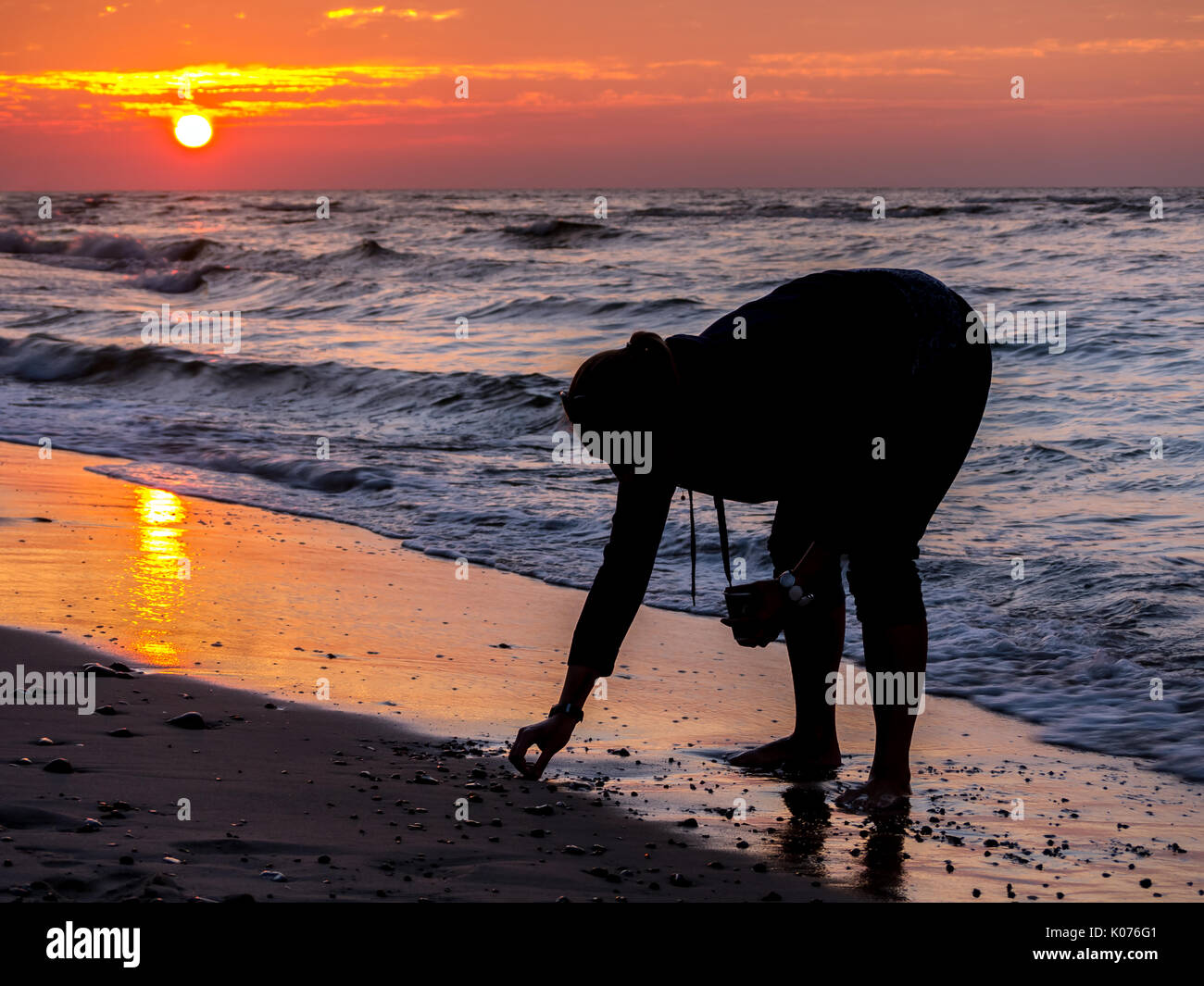Picking up seashells hi-res stock photography and images - Alamy