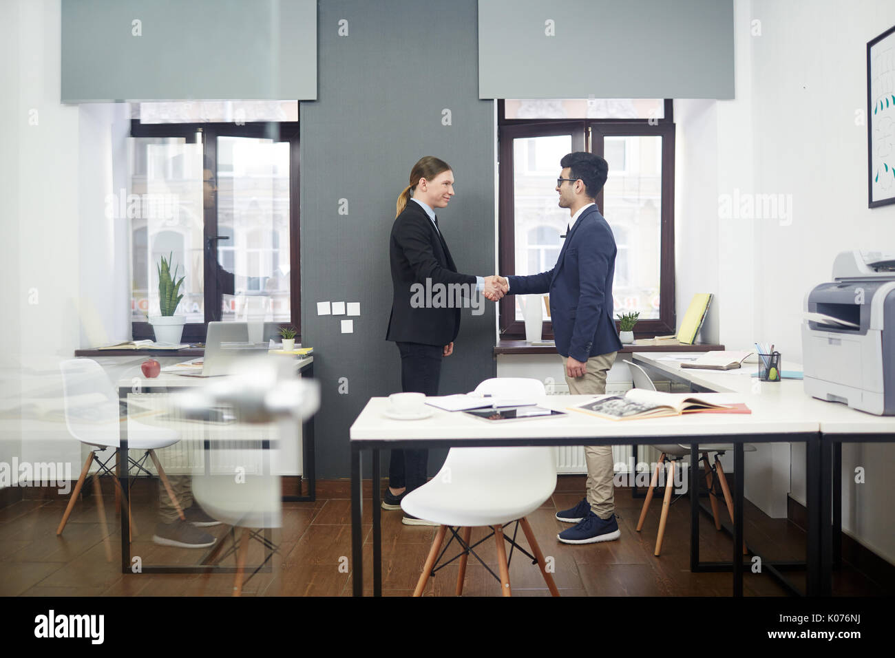 Coworker handshake hi-res stock photography and images - Alamy
