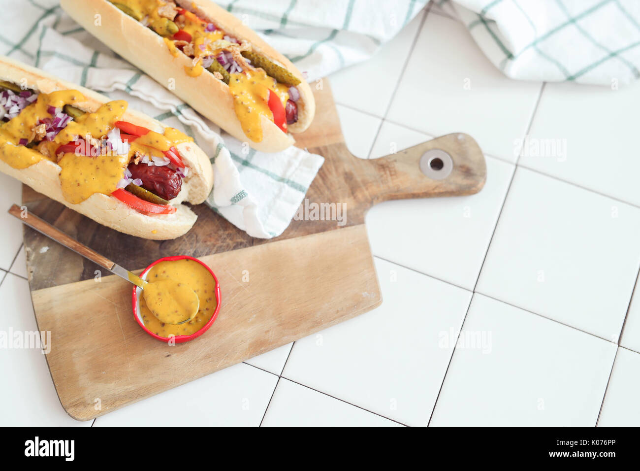 Onion paper towel hi-res stock photography and images - Alamy