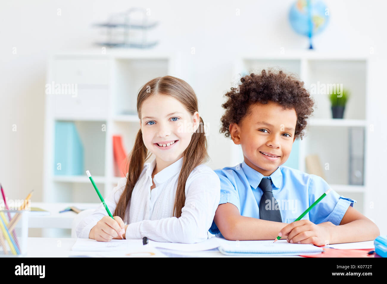 Happy friends classmate hi-res stock photography and images - Alamy