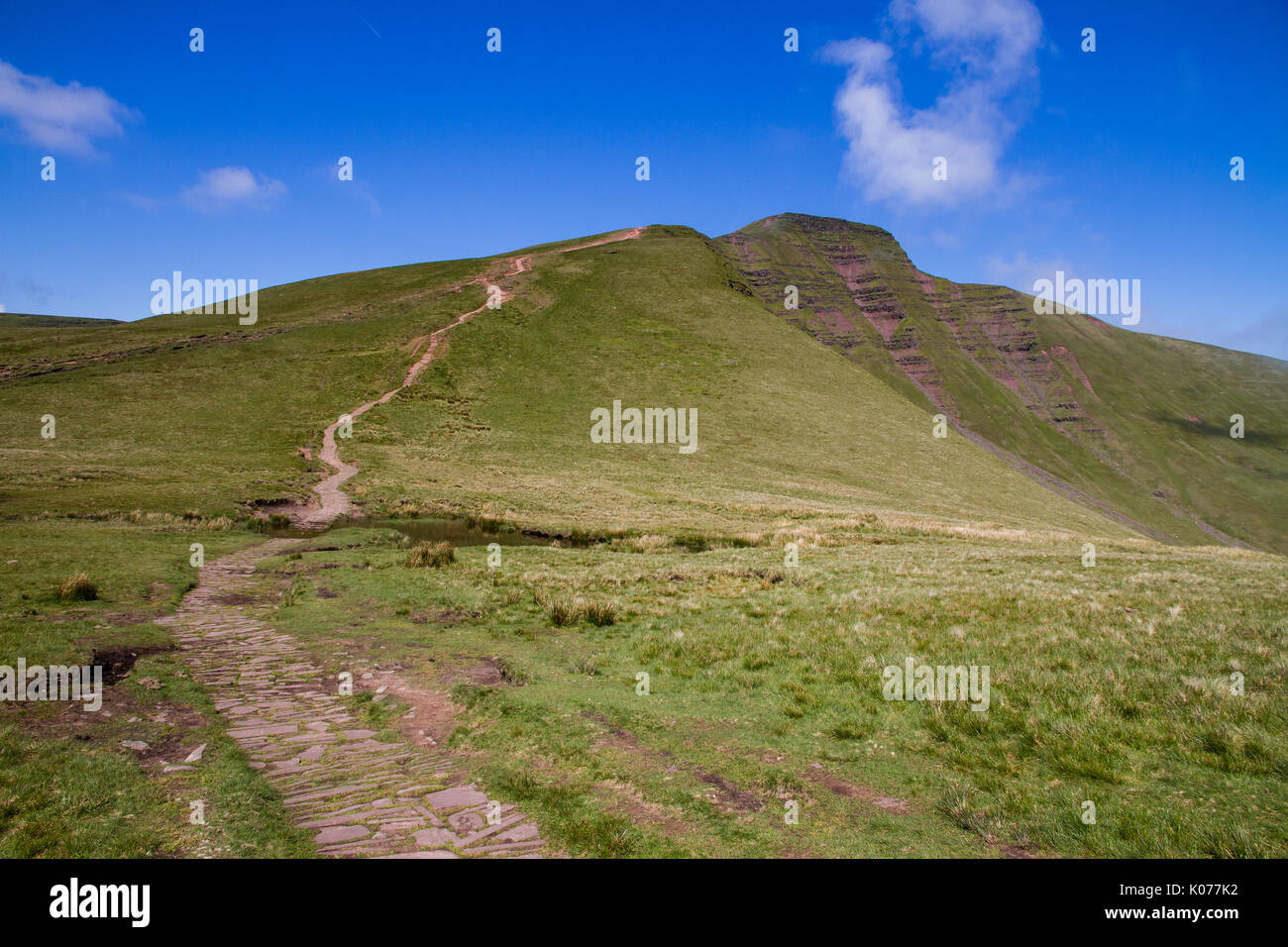 Pathway up mountain hi-res stock photography and images - Alamy