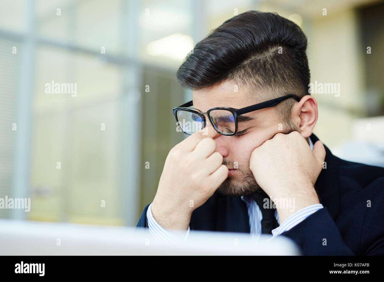 Person concentrate hi-res stock photography and images - Alamy
