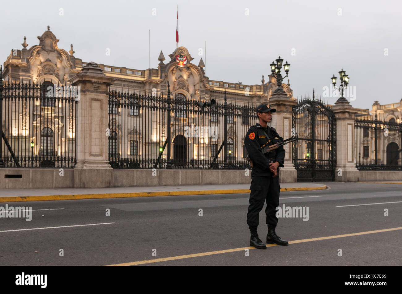 Security guard outside Government Palace, Lima, Peru Stock Photo - Alamy