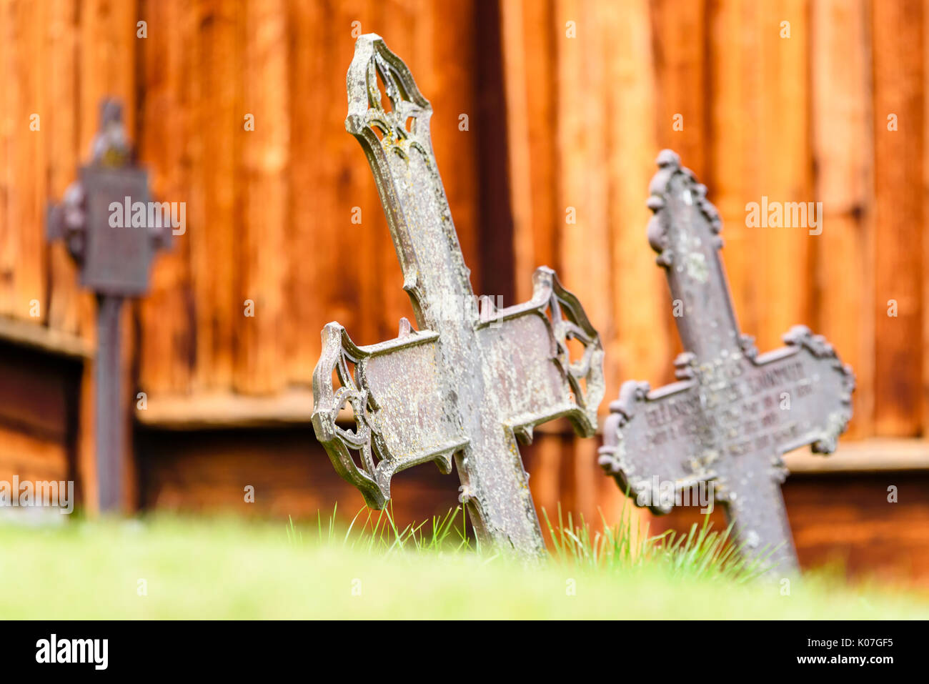 Metal cast cross hi-res stock photography and images - Alamy
