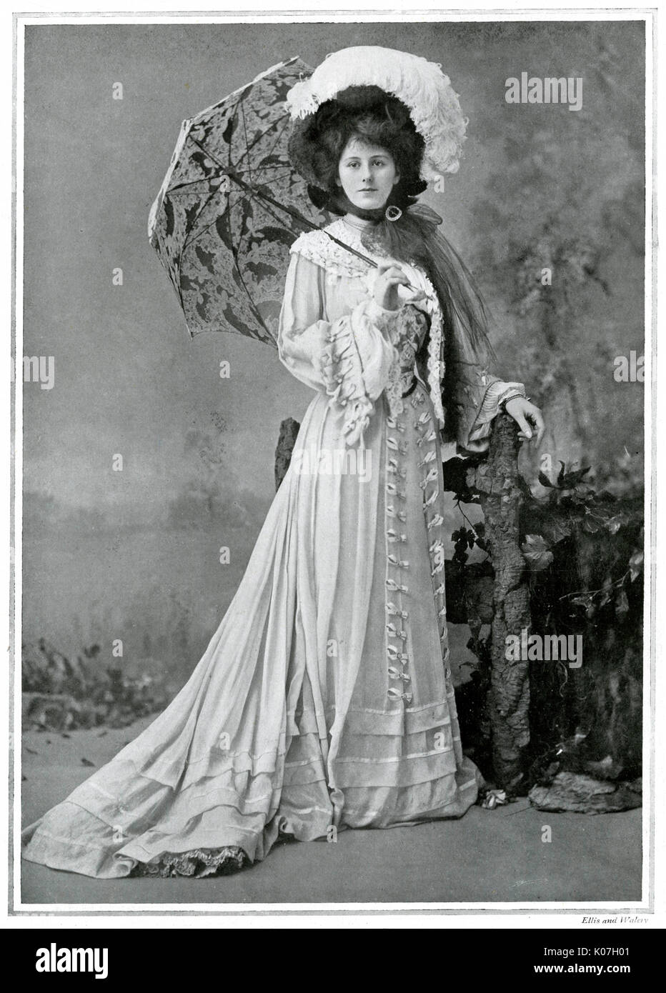 Prince of wales's feathers hi-res stock photography and images - Alamy