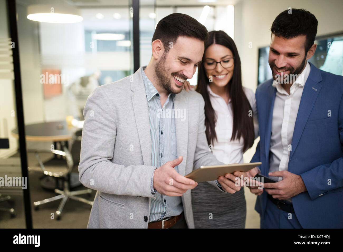 Team tablet manager people hi-res stock photography and images - Alamy