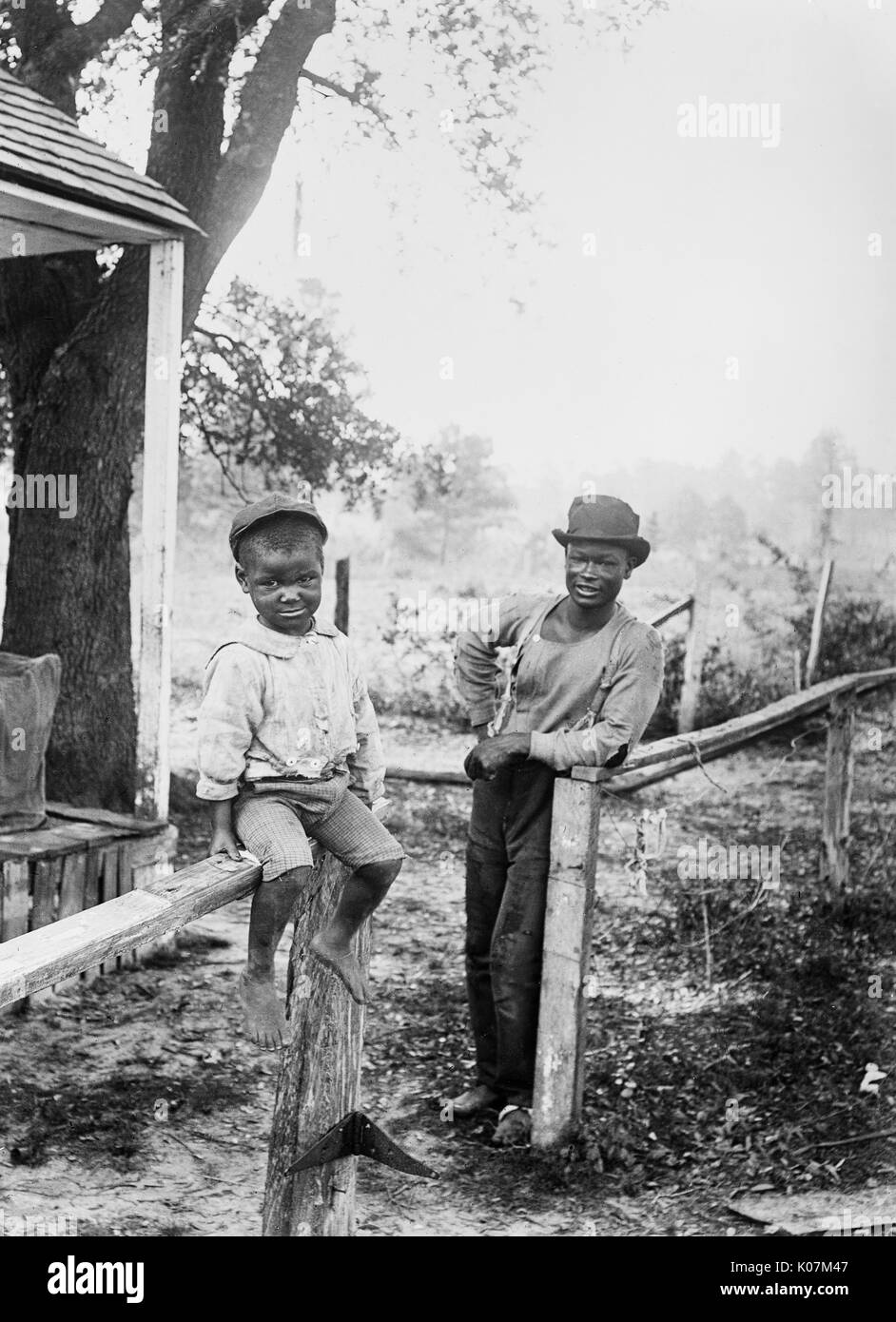 Little Eb Snow, African-American boy with his father in Amer Stock ...