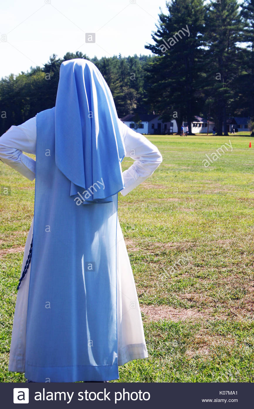 Nun Back High Resolution Stock Photography and Images - Alamy