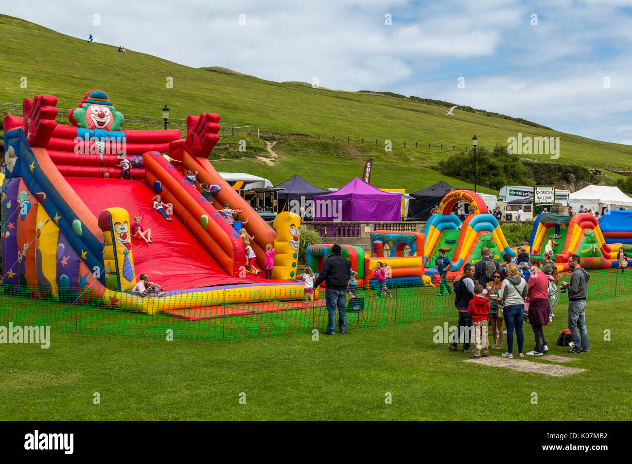Children bouncy castle party hi-res stock photography and images - Alamy