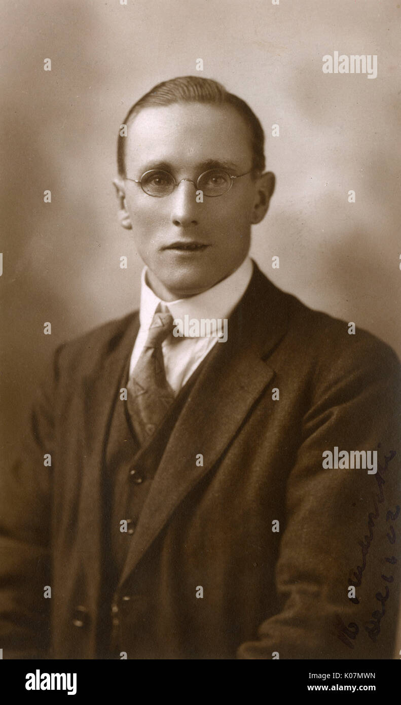 1920s man hi-res stock photography and images - Alamy