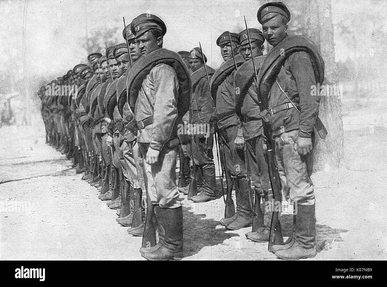 Wwi russian soldiers group Black and White Stock Photos & Images - Alamy