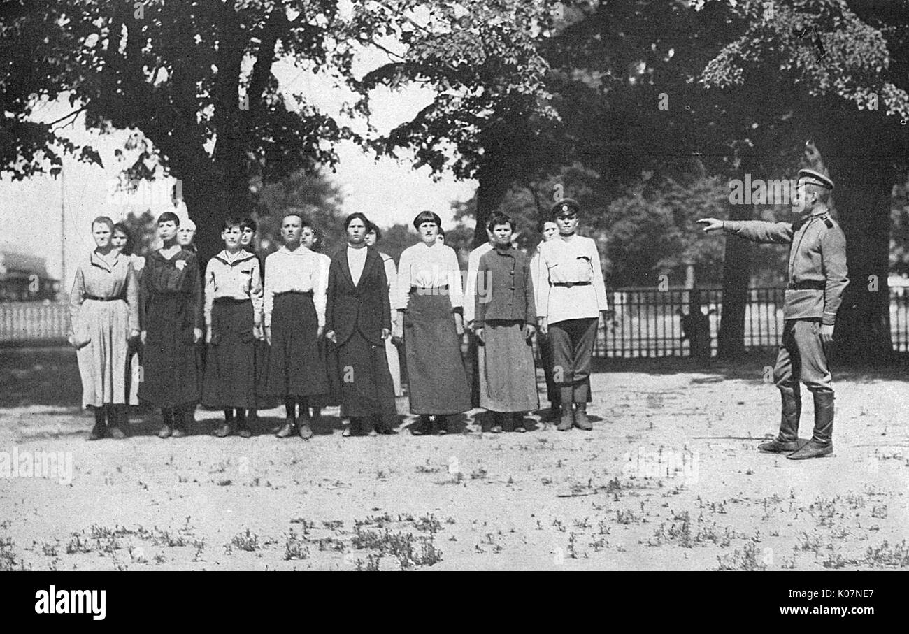 Women clothes ww1 hi-res stock photography and images - Alamy