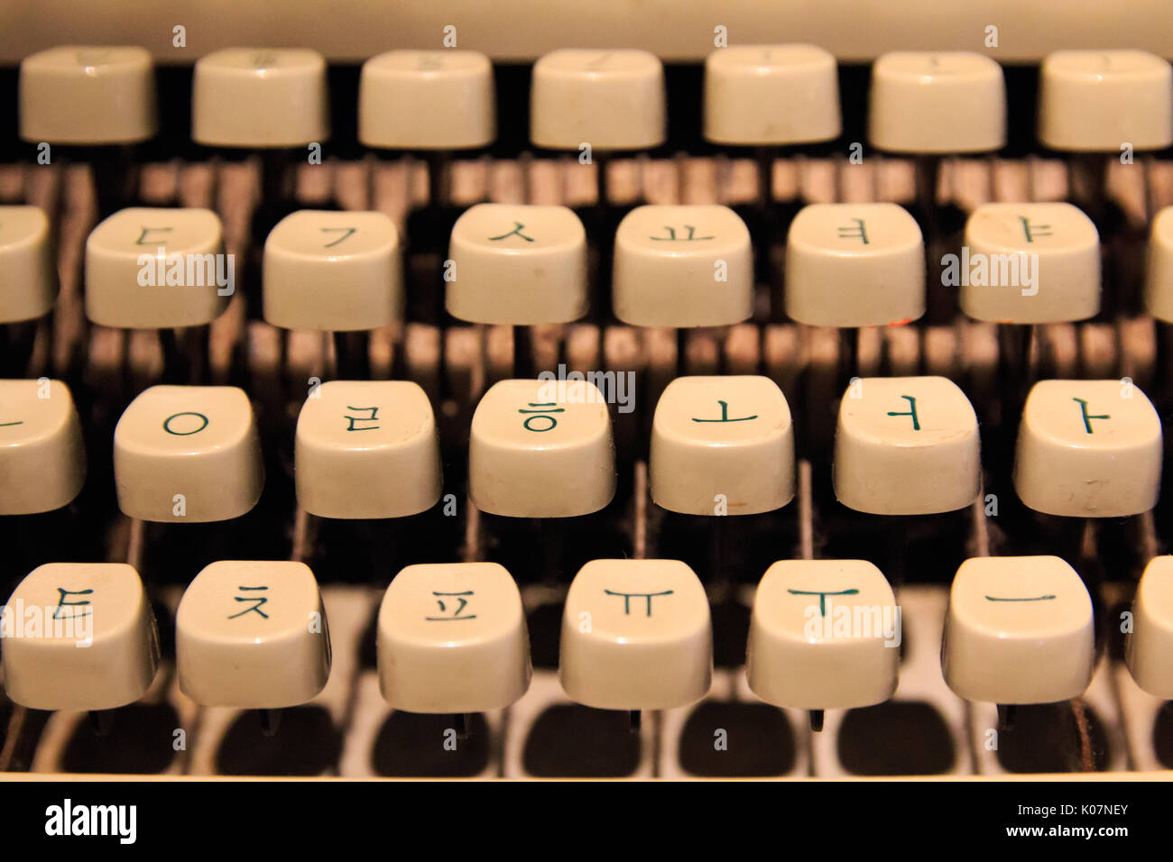 Vintage typewriter keys with Korean alphabet Stock Photo - Alamy