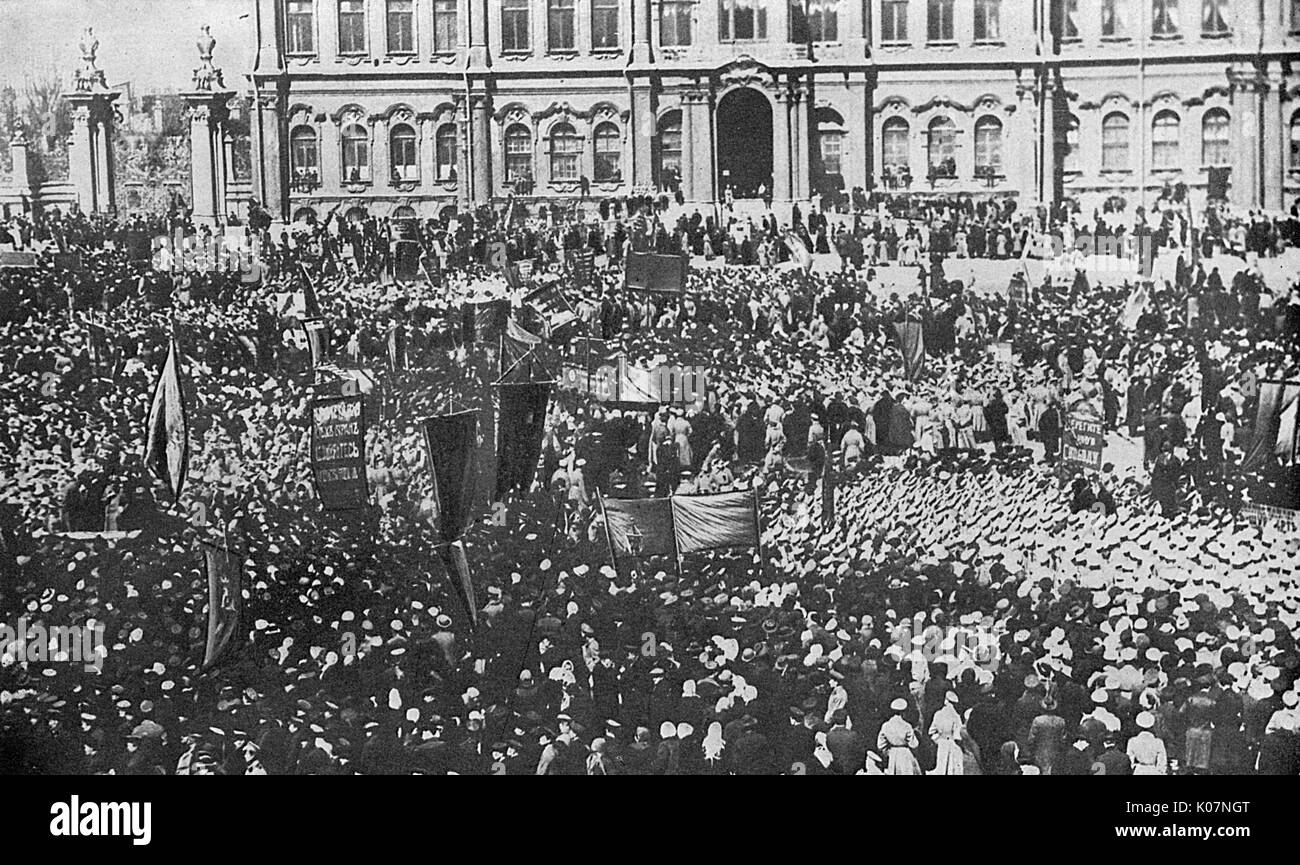 Large crowd gathering outside building hi-res stock photography and ...