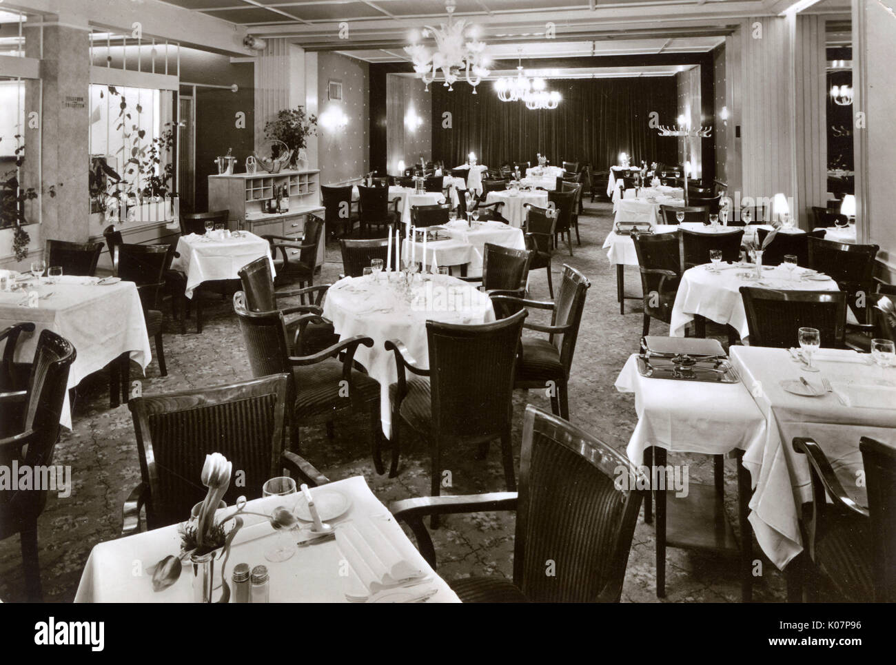 1950s Restaurant Interior High Resolution Stock Photography and Images ...