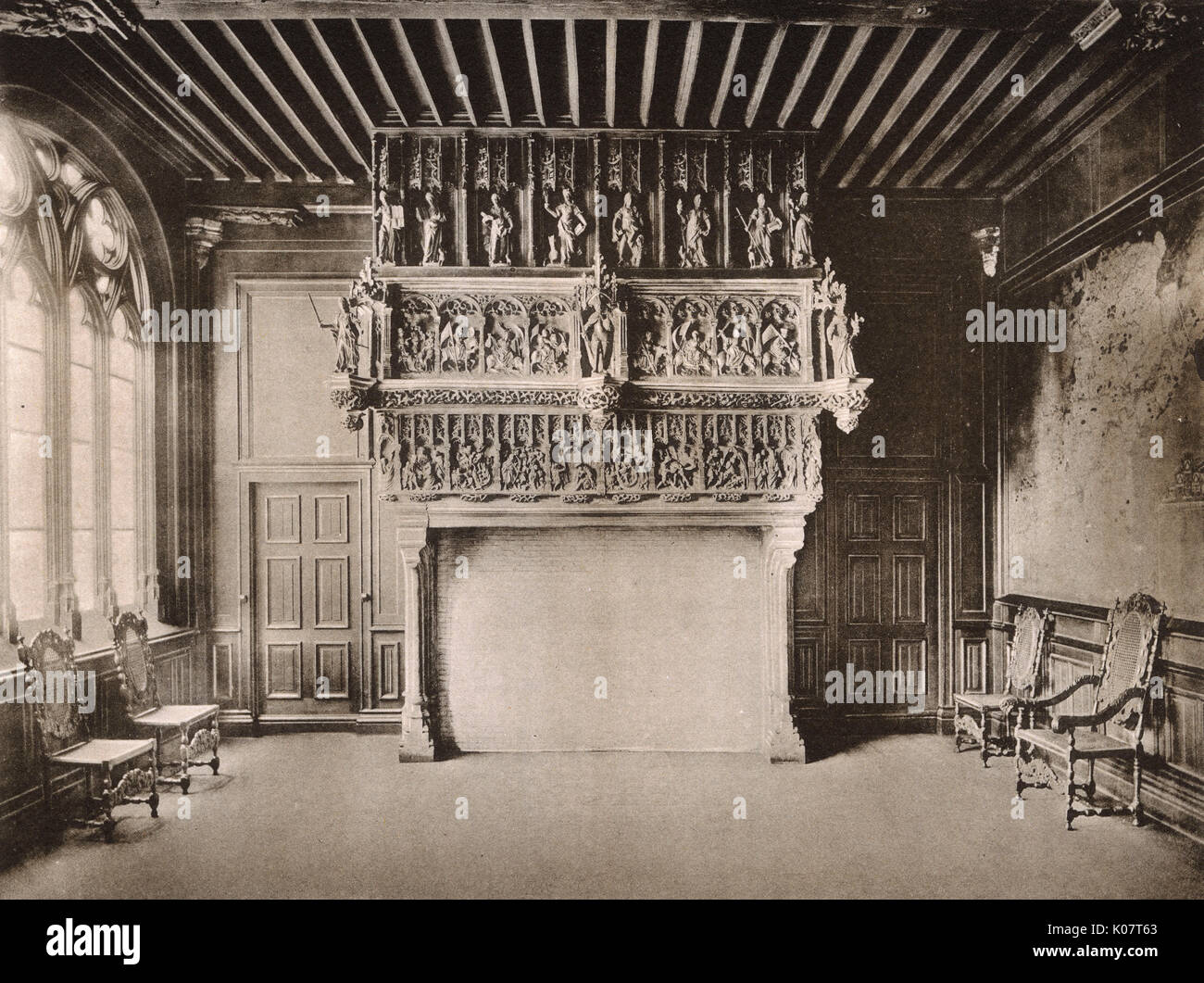Medieval fireplace hi-res stock photography and images - Alamy
