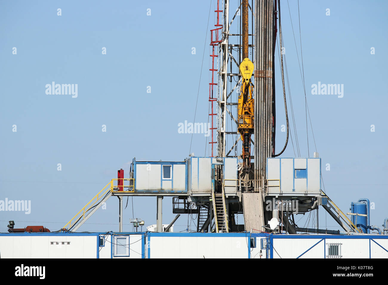 top drive system oil drilling rig Stock Photo - Alamy