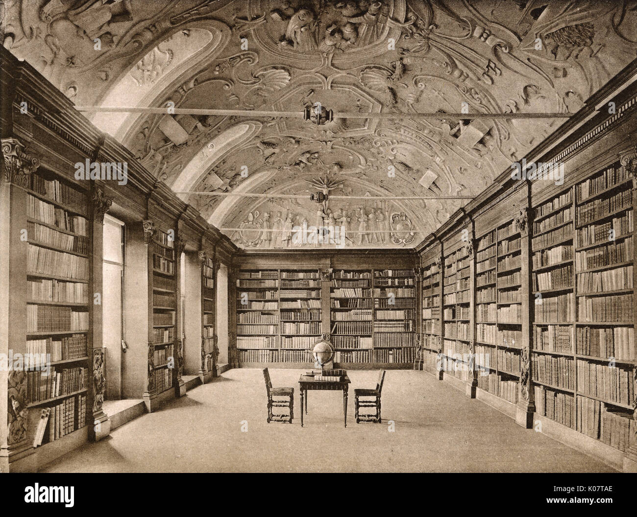 Abbey library hi-res stock photography and images - Alamy