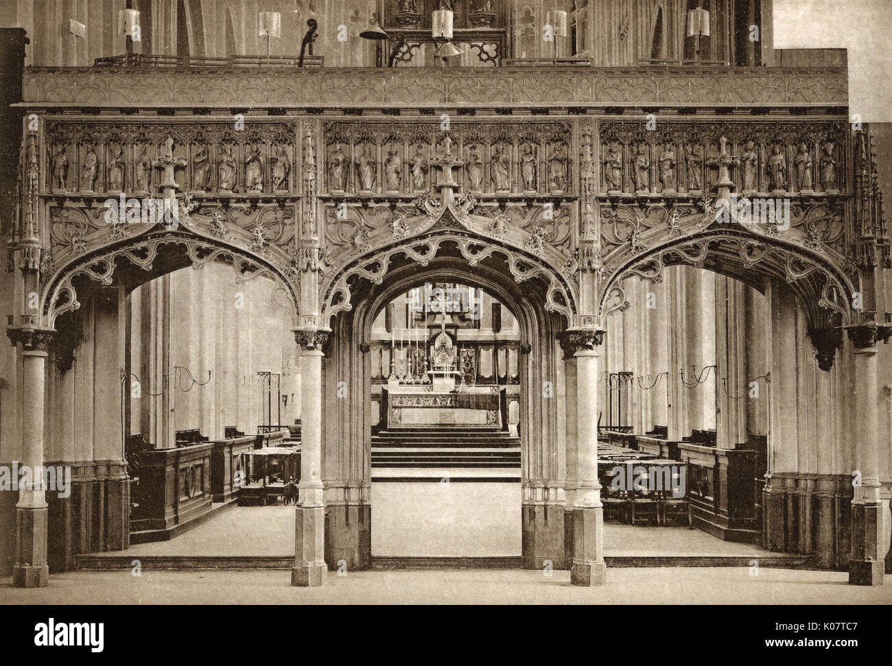 Medieval rood screen hi-res stock photography and images - Alamy
