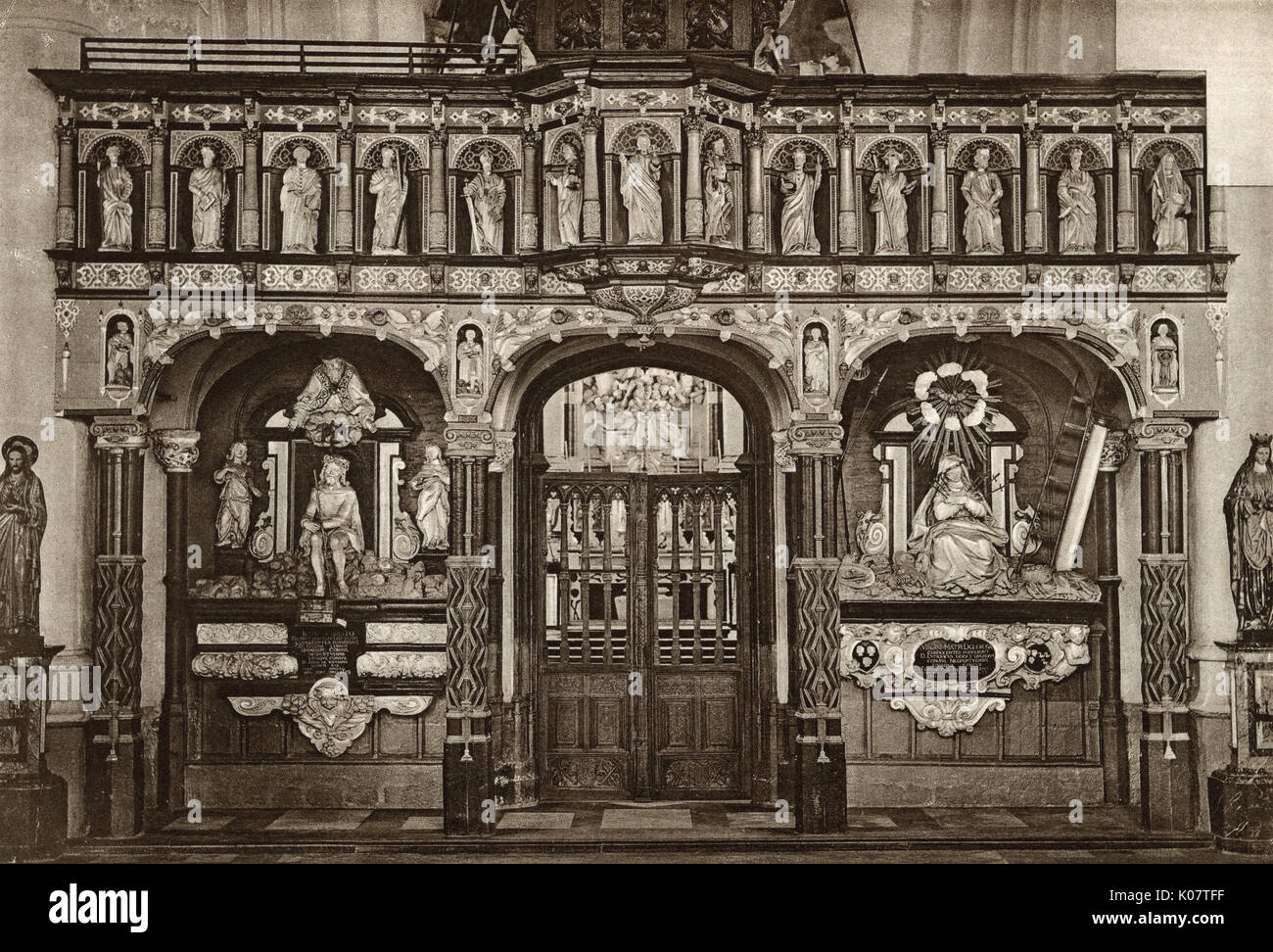 Medieval rood screen hi-res stock photography and images - Alamy