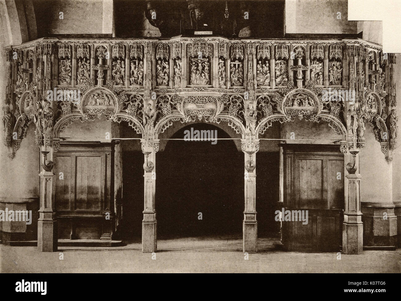 Medieval rood screen hi-res stock photography and images - Alamy