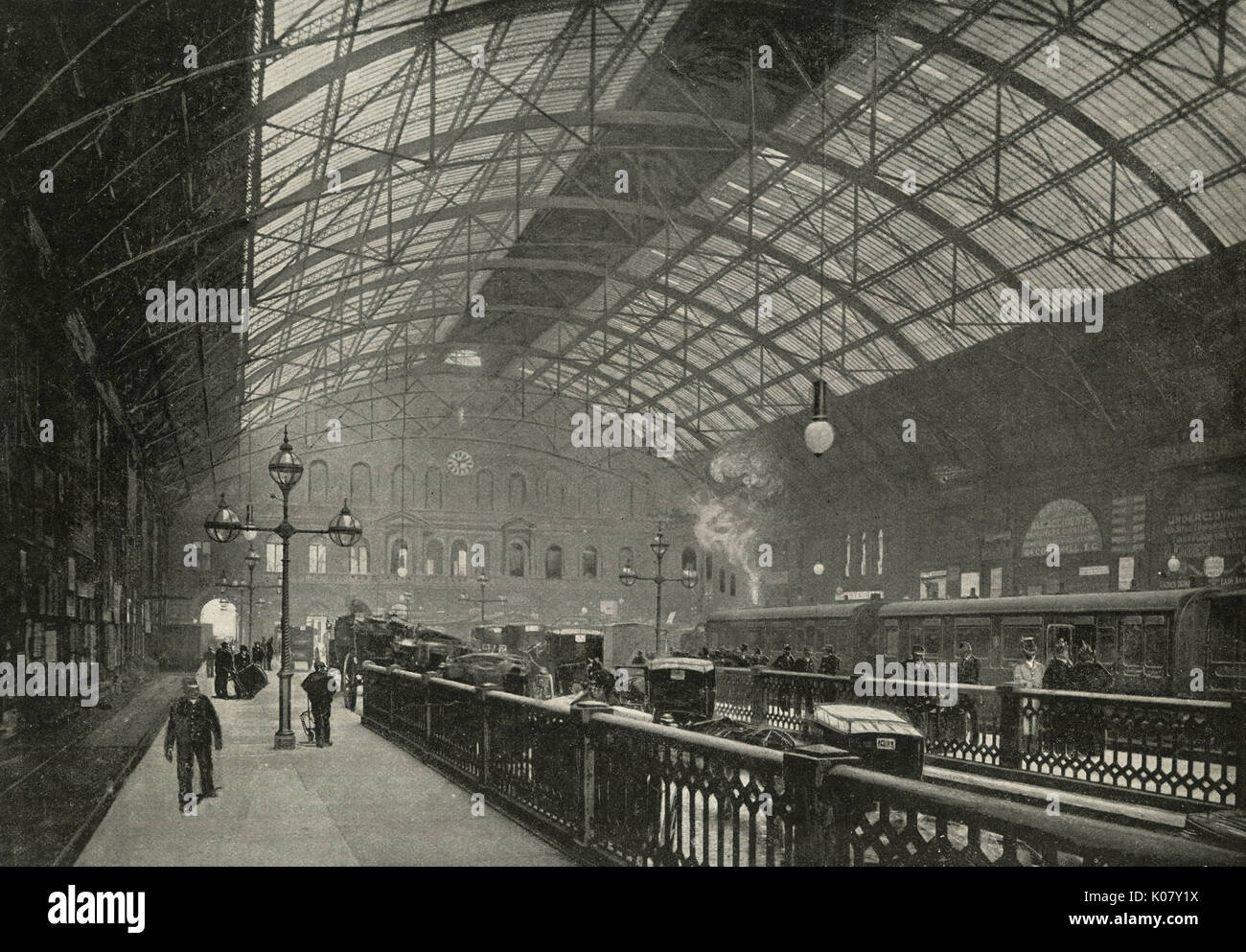 Charing cross station platform hi-res stock photography and images - Alamy