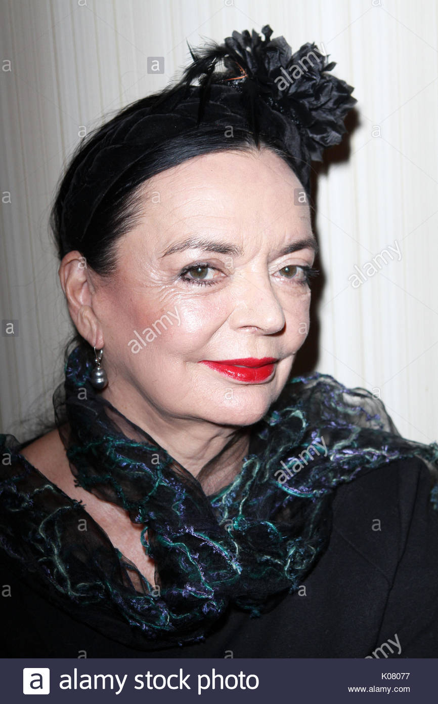 Barbara Steele Stock Photos & Barbara Steele Stock Images - Alamy