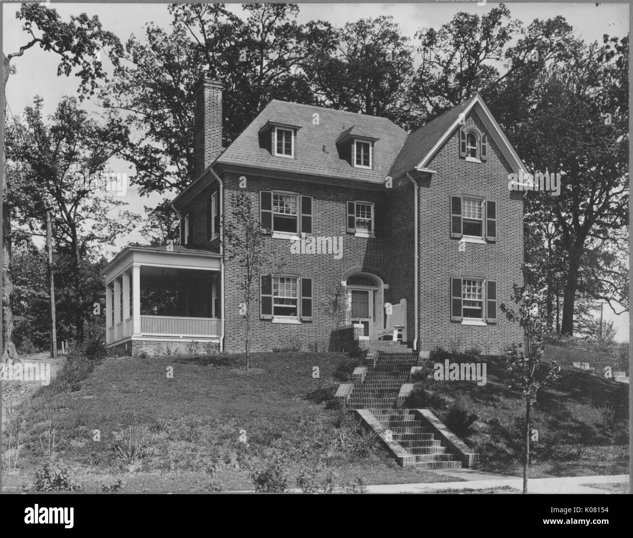 Small home house Black and White Stock Photos & Images - Alamy