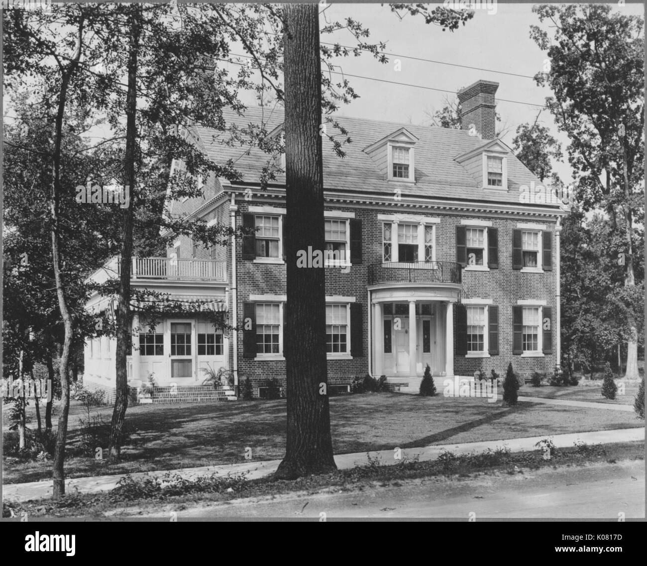 Old single story house hi-res stock photography and images - Alamy