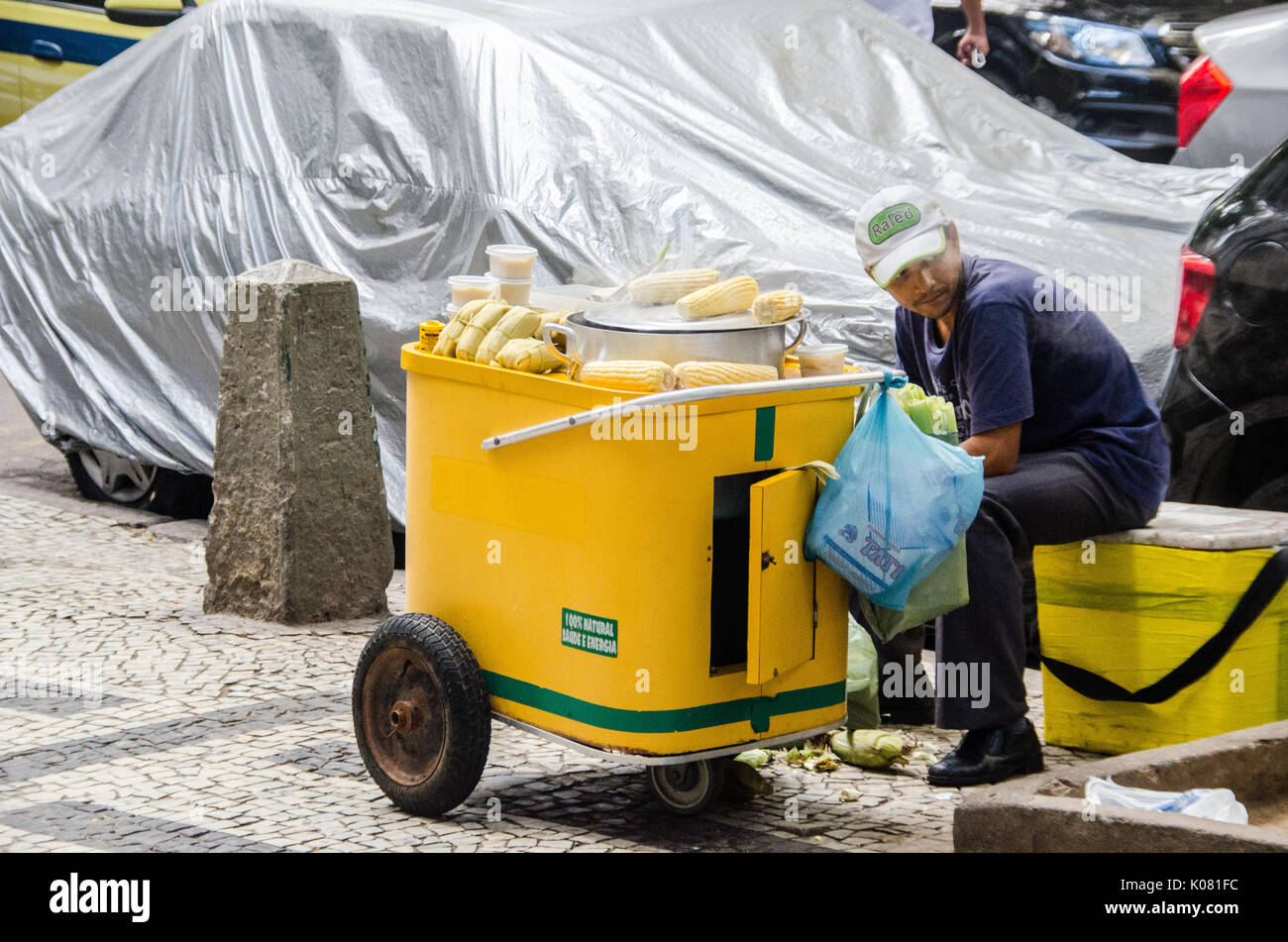 Man selling corn hi-res stock photography and images - Alamy