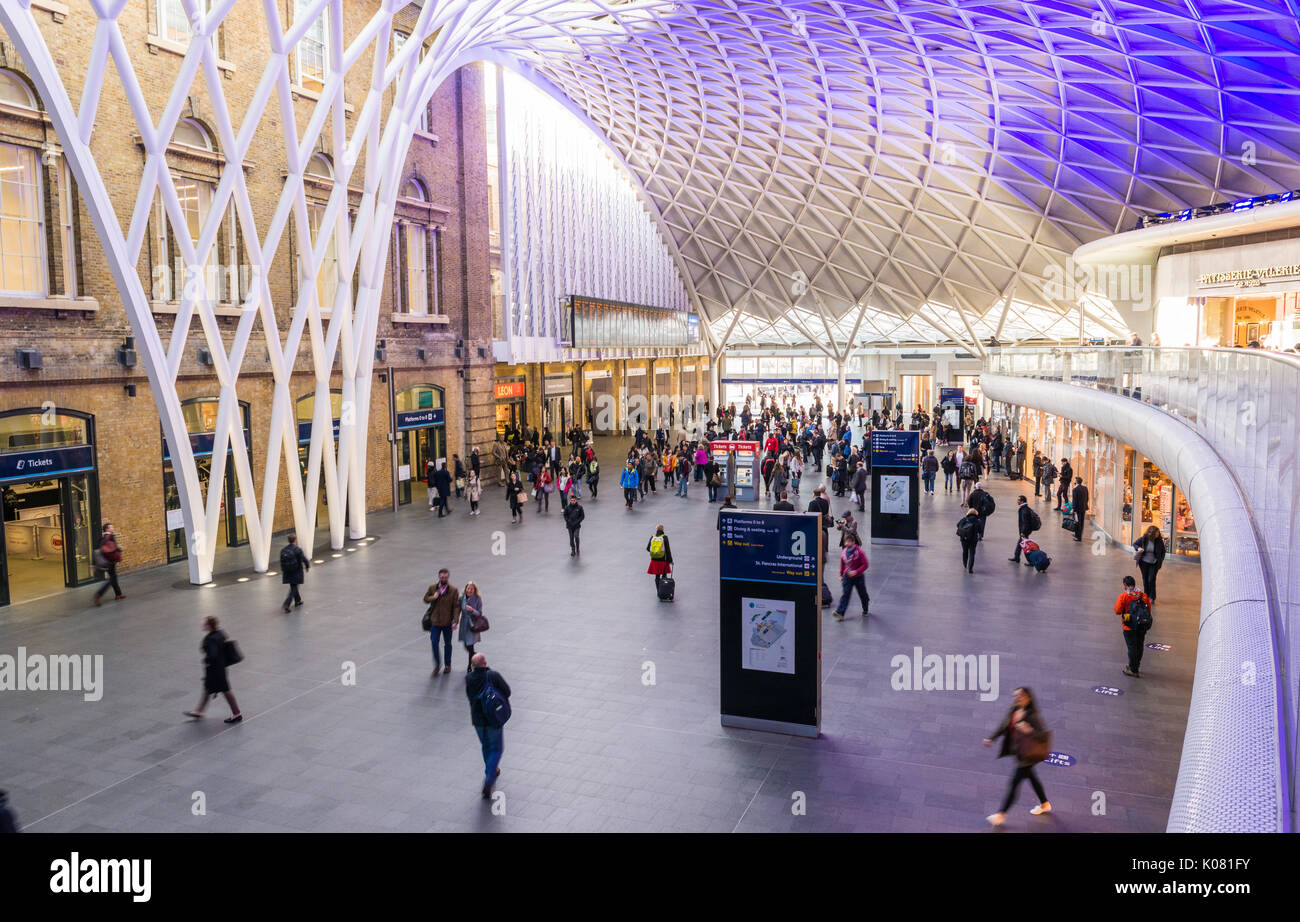 Departure Hall in London's King's Cross Rail Station, England Stock ...