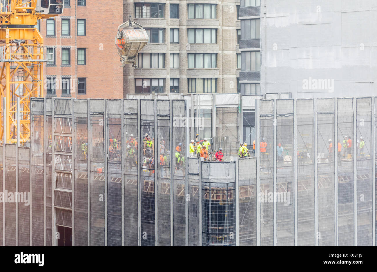 Construction workers on floors skyscraper hi-res stock photography and ...