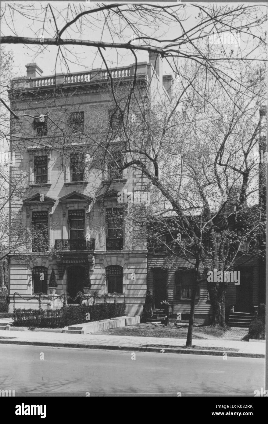 1910 apartment building hi-res stock photography and images - Alamy