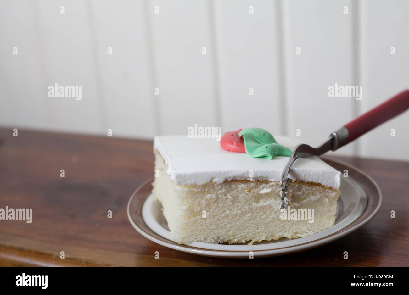 Single slice of white cake with buttercream icing Stock Photo - Alamy